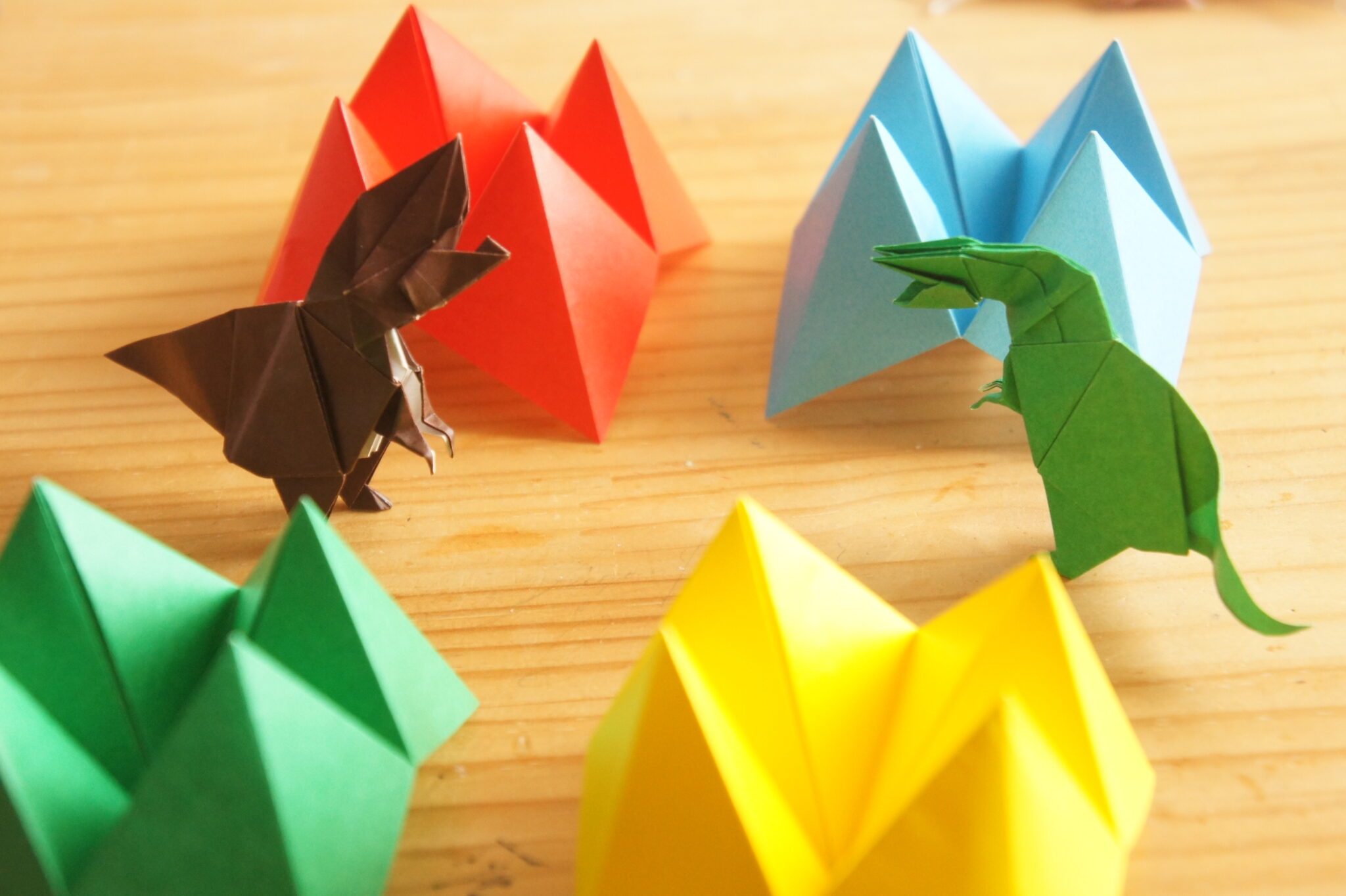 簡単そうで難しい、一枚の紙から作る恐竜折り紙ミニレックス - コーキの折り紙工房 / KoKi Origami Lab